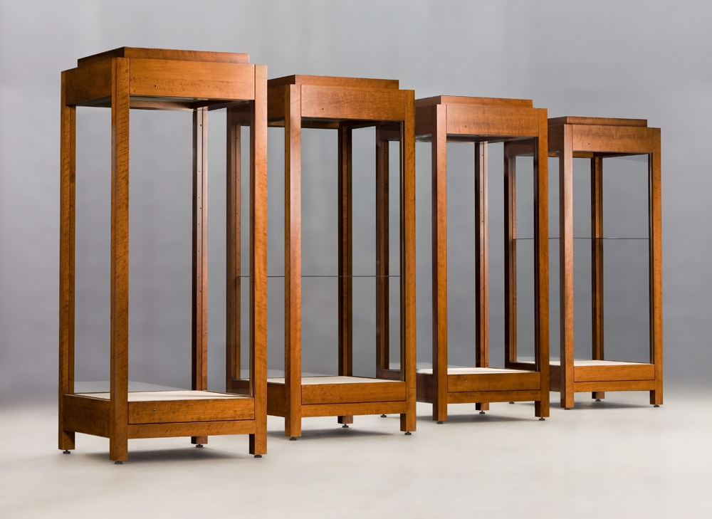 Viewall Standing Case Gallery | Helmut Guenschel, Inc.