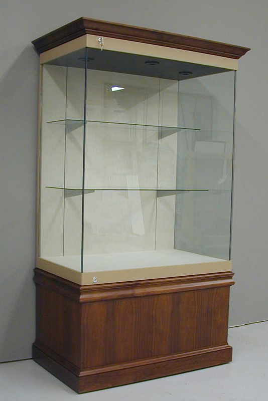 Vista Standing Case Gallery | Helmut Guenschel, Inc.